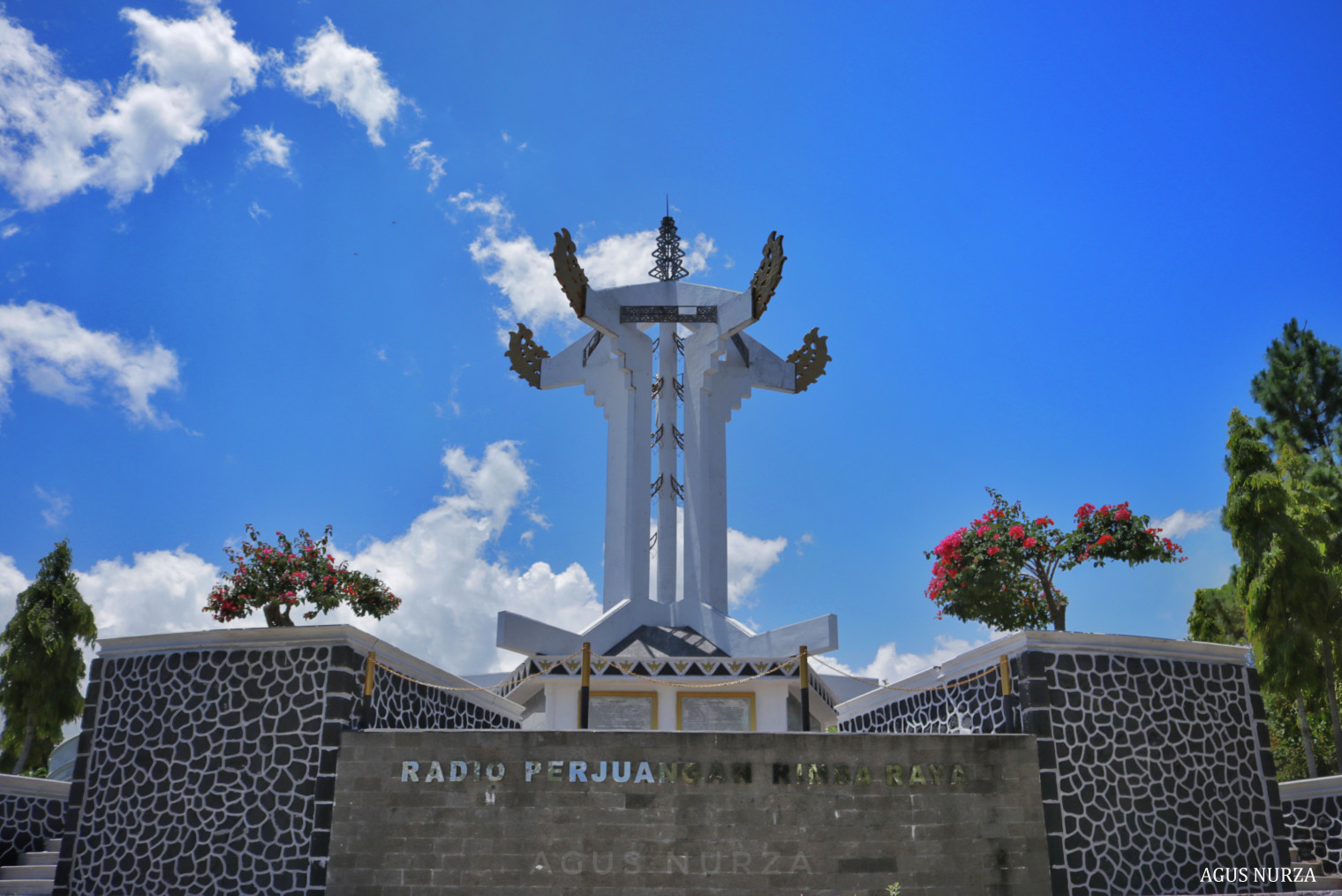 TUGU PERJUNGAN RADIO RIMBA RAYA TUGU PERJUNGAN RADIO RIMBA RAYA